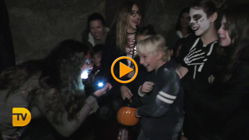 El túnel del terror con miedo y risas completan la fiesta de Halloween ...