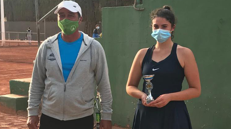 Neus Ramos, del Club de Tenis Dénia, campeona en categoría absoluta de ...