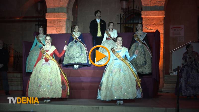 Les Falleres Majors de Dénia encenen la flama fallera en la Crida 2023 ...