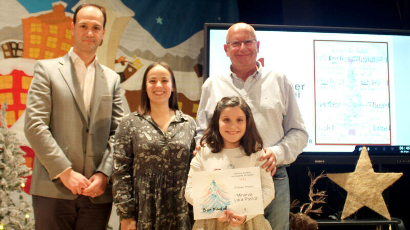 La tarjeta de navidad de Minerva Lara y el Belén del colegio Montgó ...